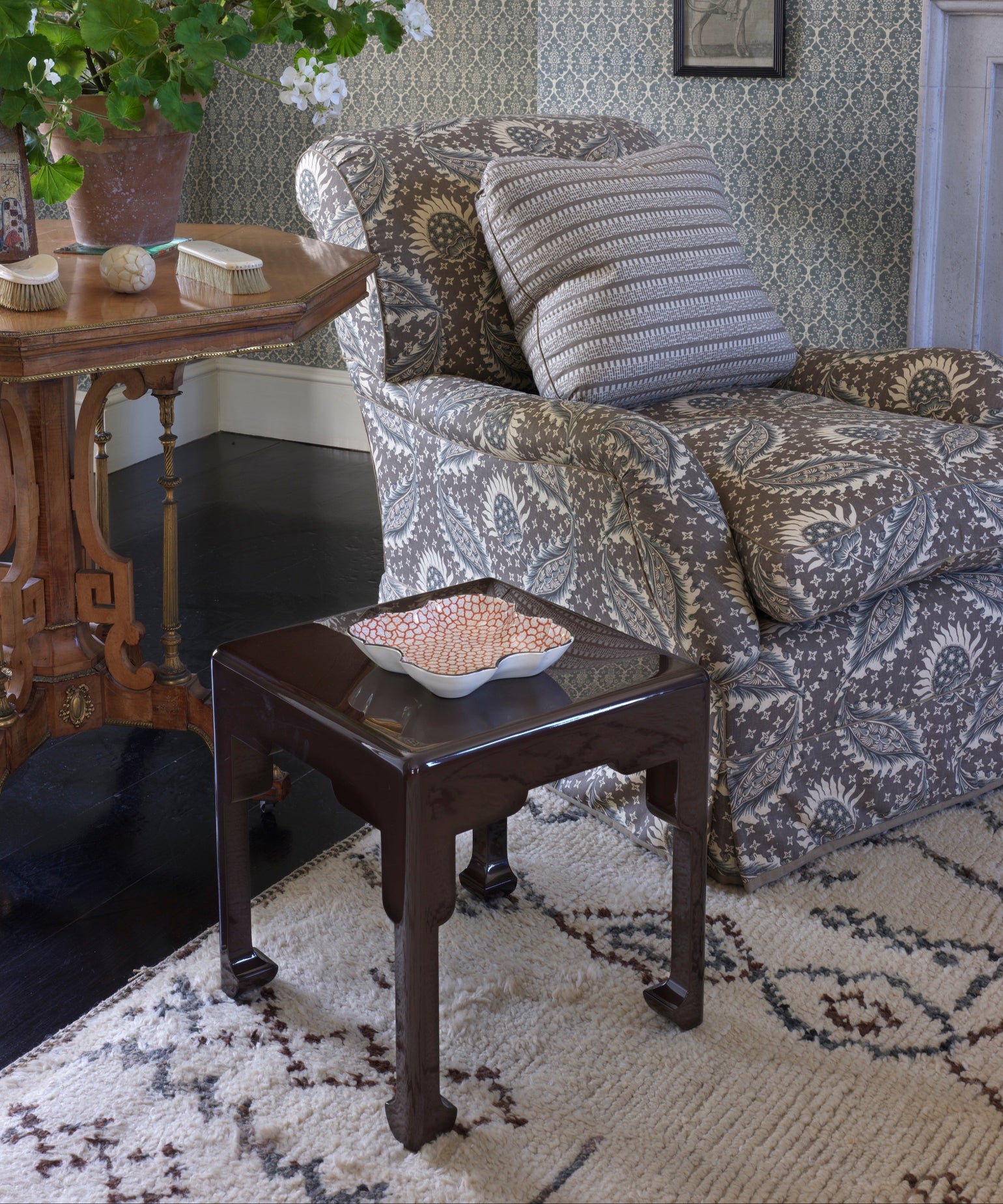 SMALL GAZEBO SIDE TABLE – The Lacquer Company US